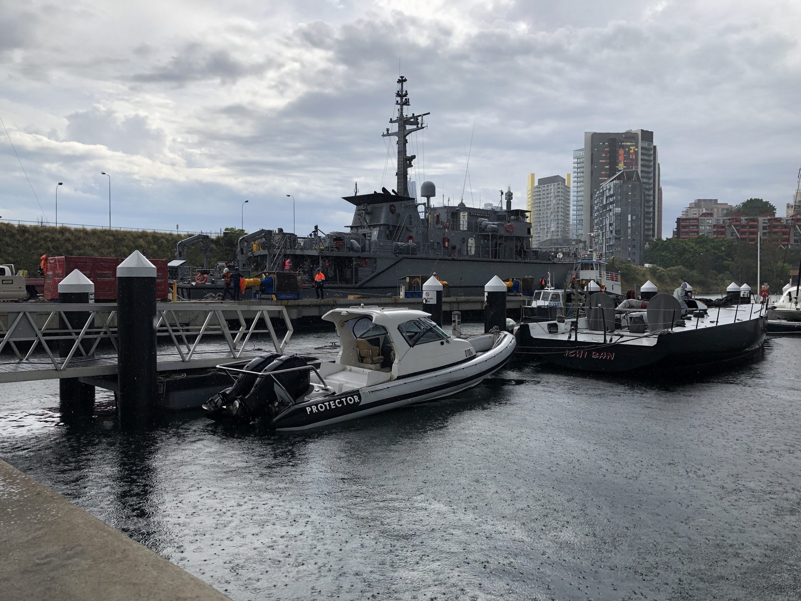 Sydney City Marine has successfully docked and undocked HMAS Diamantina