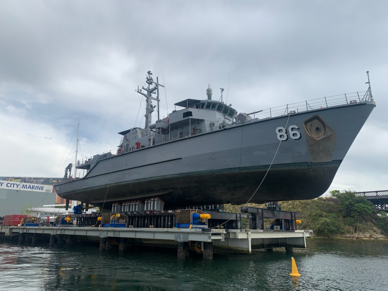 Sydney City Marine has successfully docked and undocked HMAS Diamantina