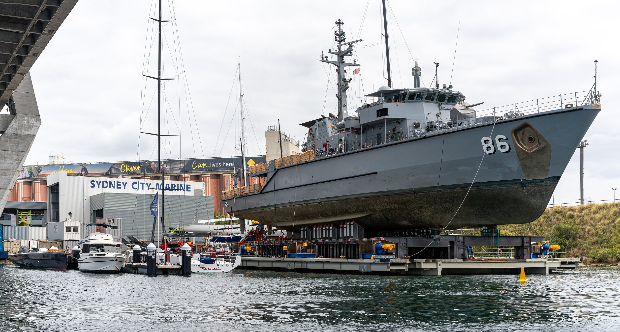 Sydney City Marine has successfully docked and undocked HMAS Diamantina