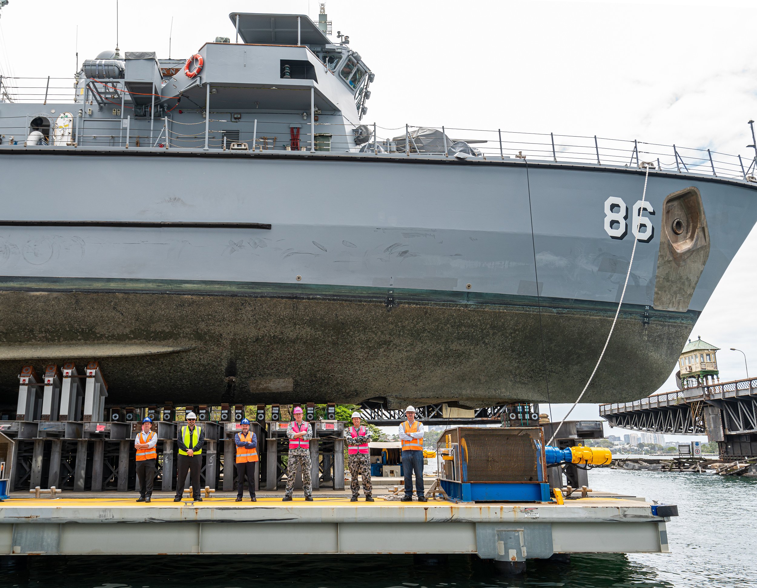 Sydney City Marine has successfully docked and undocked HMAS Diamantina